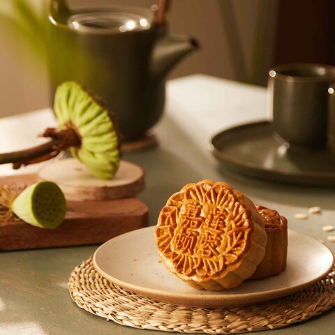 Traditional Pure Lotus Mooncake (4pcs in a box) | TANGS Singapore